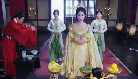 【猪圈女孩讲电影】回到古代当天子2 片花视频 免费在线观看 爱奇艺