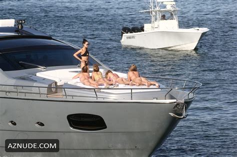 Amanda Steele And Erika Costell In Miami Beach With Blogger Amanda