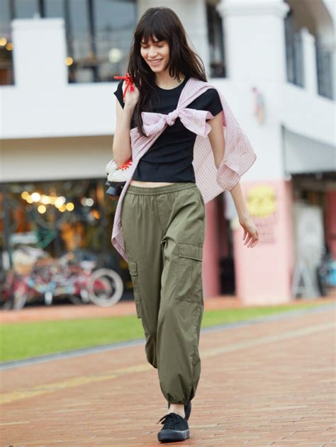 【予約受付中】 Uniqlo カーゴパンツ 2023モデル オリーブ