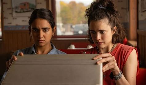 Drive Away Dolls Review Lesbian Comic Road Trip Caper Pops A Tire