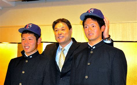 （朝日新聞社）：北照高の2選手、ヤクルトと仮契約 スポーツ
