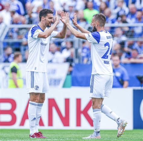 이동경 제외 샬케04 DFB 포칼서 4부 리그 브레머에 5 0 완승