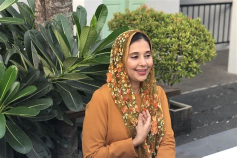 Ayu Azhari Unggah Adegan Ikonik Noktah Merah Perkawinan Tampar Mas