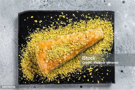 터키 디저트 하벅 딜림 바클 라바 피스타치오와 꿀 회색 배경입니다 상위 뷰 0명에 대한 스톡 사진 및 기타 이미지 0명 가지안테프 시 검은색 Istock
