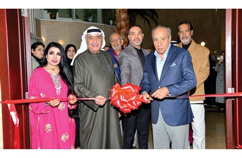 رضــــــا الــــفــــــــرج يــفــتــتــــح مــــــــعــــــرض طــلــبــة الجــامــعــات