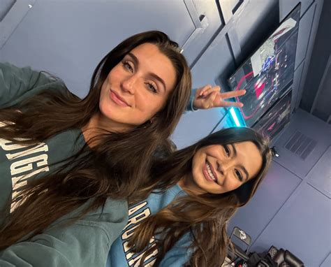 First Pear Phone Selfie Icarly Mirandacosgrove ️