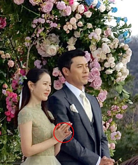 Thêm Hình ảnh Trong Hôn Lễ Hyun Bin Son Ye Jin Chiếc Nhẫn Cưới Của