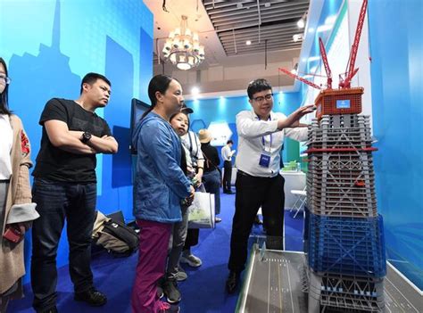 北京科技周開幕 揭秘「空中造樓機」建「中國尊」 每日頭條