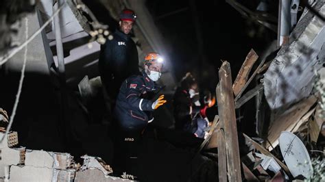 Un Nuevo Terremoto De Magnitud 64 Sacude El Sur De Turquía Y Deja