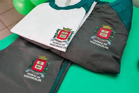 Uniformes escolares começam a ser entregues nas escolas municipais de Ferraz Diário de Suzano
