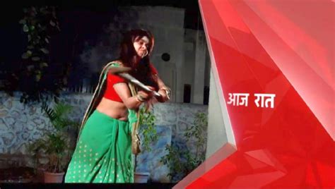 Devoleena Bhattacharjee Hot Navel Fold Slip Oops Bare Show Expose Hot Navel Pics