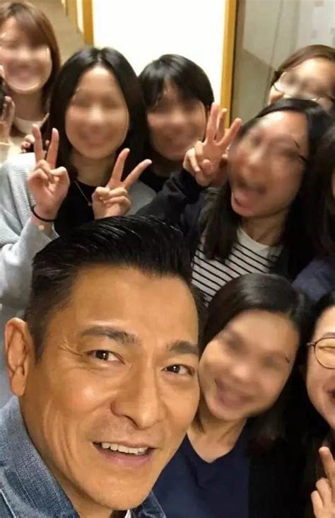 54歲劉德華近照曝光！給天王嫂補辦「婚禮」 夫妻演繹完美愛情！ 每日頭條