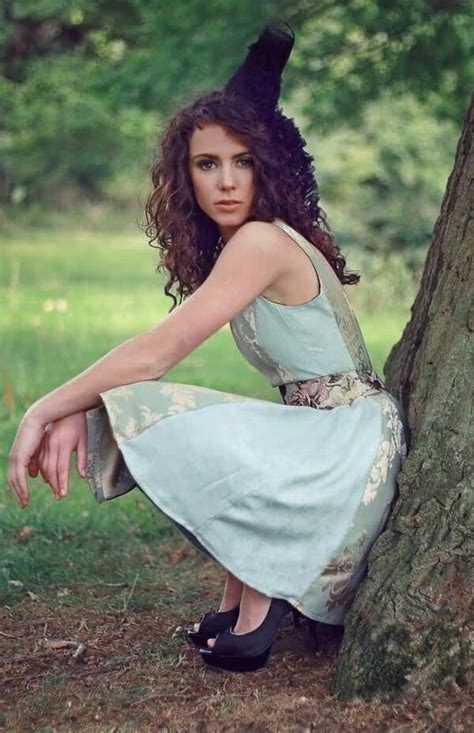 The Hottest Amy Manson Photos 12thblog