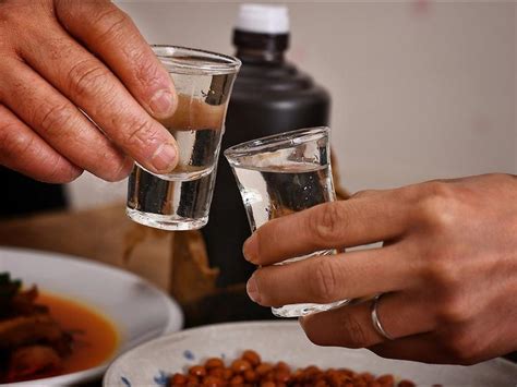石荣霄酒 酒桌文化——学会这5条经典话术！酒桌上不尴尬，赶快收藏 知乎