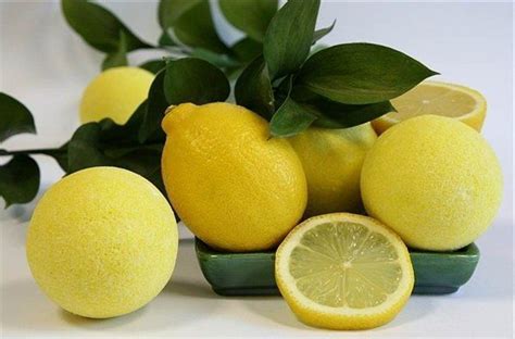 Полезные свойства лимона. 🍋 Для кожи Лимон известен своими ...