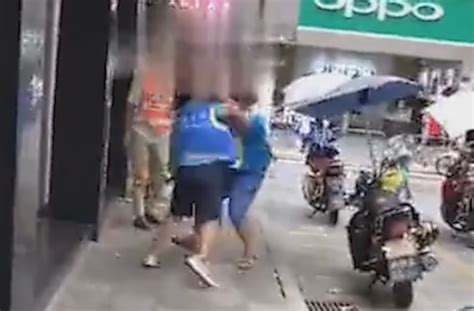 两男子因抢客当街大打出手网友打赢进牢房打输进医院