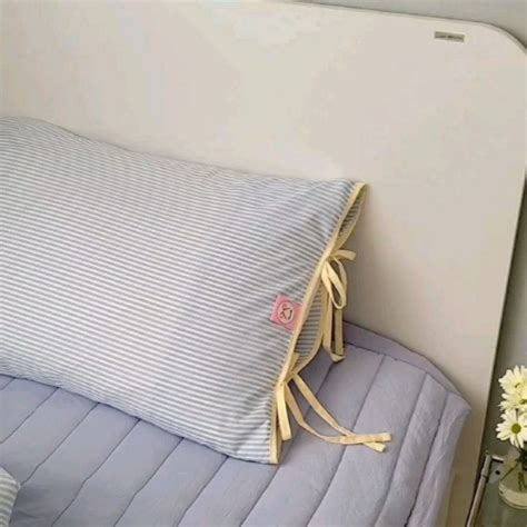 먹고 꾸미고 즐기는 또지의 공간 협찬 한층 아늑해진 침실💛 마틸라 리본케이크 차렵이불 덕분에 잠자리의 편안함이 달라졌어요 맨살에 닿는 보들보들한 촉감과 먼지 없이