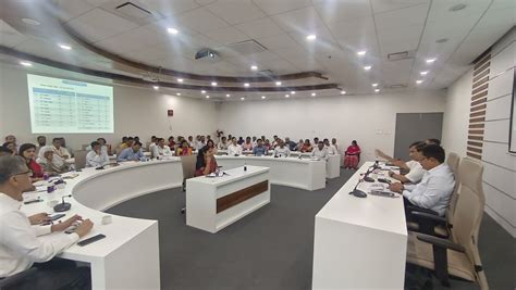 Pune Collector Dr Suhas Diwase Advocates Voter Awareness Through Sveep
