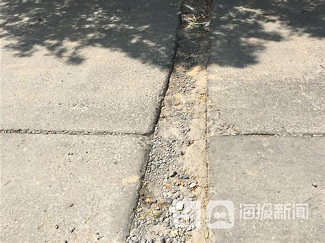 垦利区商贸城停车场路面破损 开车就像开在“搓衣板”上 海报新闻