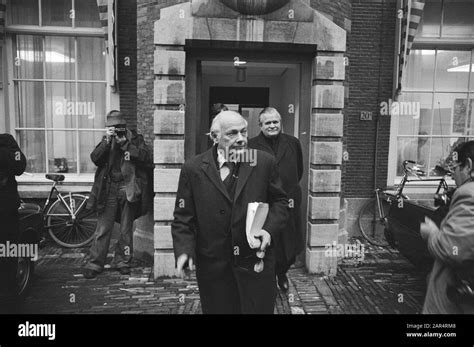 Ex Premier Den Uyl Leaves General Affairs Date 19 December 1977 Keywords Premiers Personal