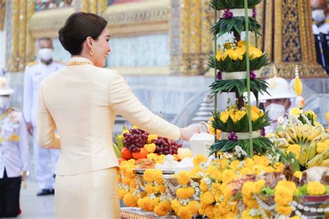ชมภาพในหลวง พระราชินี ทรงบำเพ็ญพระราชกุศลมาฆบูชา พุทธศักราช 2566