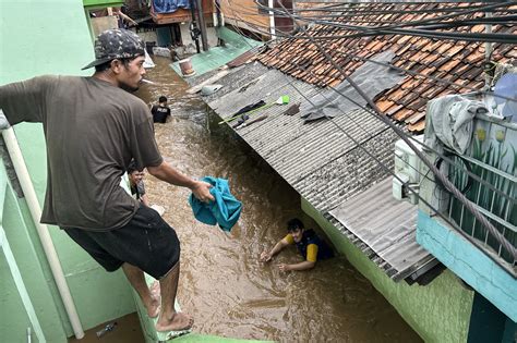 Indonesia Floods And Landslides Three Dead Five Missing