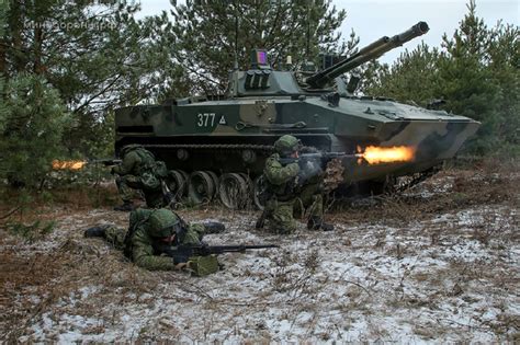 БМД-4М са новим борбеним модулом „Синица” пролази прелиминарна ...