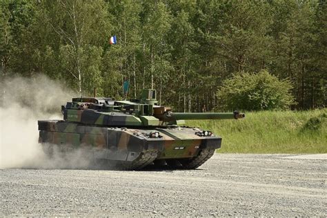 Haut Rhin Un Commissariat Puis Un Convoi De Chars Leclerc Survolés Par
