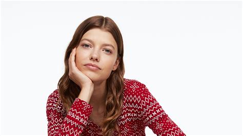 Pijamas Navideñas Para Dormir Con Estilo En 2022 Glamour