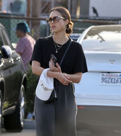 Jessica Alba In Casual Outfit In Los Angeles 10192023 • Celebmafia