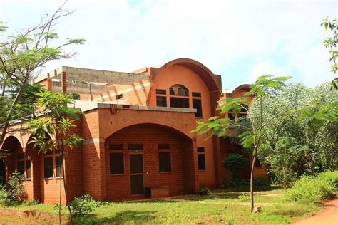 Compressed Stabilised Earth Blocks Cseb An Alternative To Clay Bricks Happho