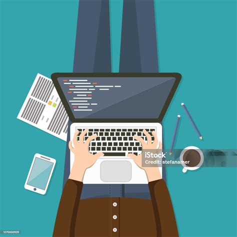 Pria Dengan Laptop Pemrograman Dan Kode Sumber Pengkodean Pengkodean