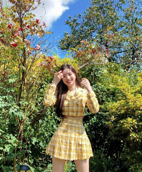 Here Are 7 Female Idols With Extremely Tiny Waists Koreaboo