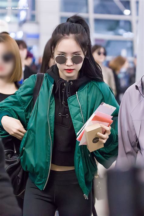 171007 손나은 레깅스 공항 패션 볼거리 윤아저장소 Kgirls Net