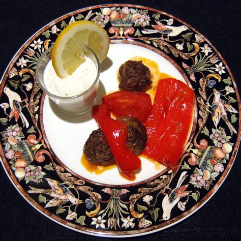 Köfte mit Paprika und Tomaten vom Blech Rezept ESSEN UND TRINKEN