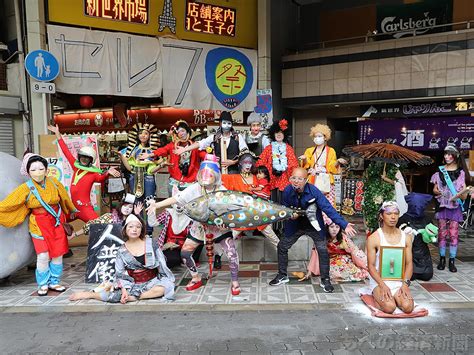 新世界で奇祭セルフ祭 3年ぶり人並べの儀式ふんどしテープカットも あべの経済新聞