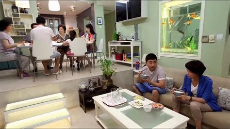 丈母娘不讓上門女婿上桌吃飯，女婿一看妻子反應，當場提離婚 【19 2】 Youtube