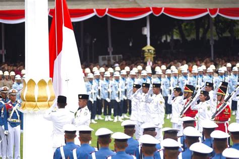 Antusiasme Masyarakat Saksikan Upacara HUT Ke 77 RI Padati Taman