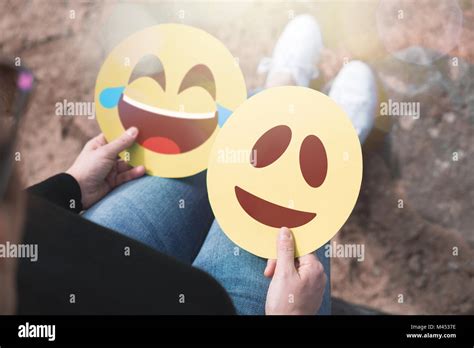 Laughing Face Emoticons Fotos Und Bildmaterial In Hoher Auflösung Alamy