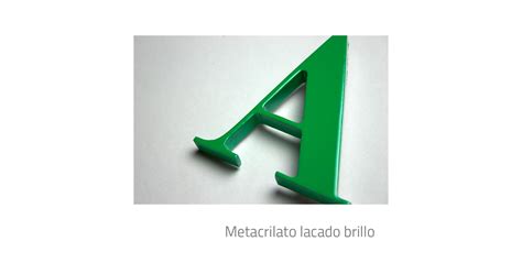 Lettres en plexiglas en relief personnalisées et sur mesure