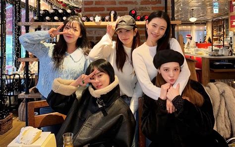 After School Members Gather Together To Celebrate The Holiday Season