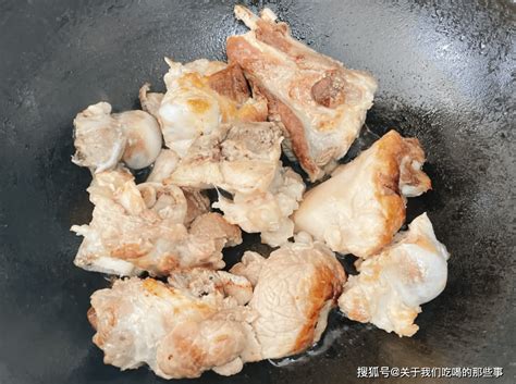 炖大骨头汤，直接入锅煮就错了，多加2步，骨汤浓白不腥，好喝