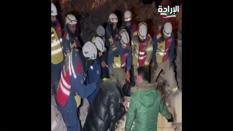 رئيس قوة الإطفاء خالد المكراد يتفقد فريق الإنقاذ الكويتي الذي يواصل
