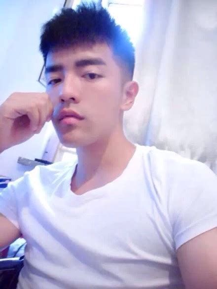 网络红人运动型小鲜肉帅哥图片 儿童画简笔画图片 哇图网