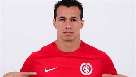 Inter anuncia volta de Leandro Damião emprestado até junho de 2018