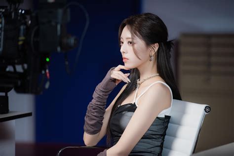 221201 Itzy Cheshire Mv Behind Images R Itzy