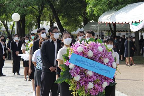 ร่วมพิธีวางพวงมาลา คารวะอนุสาวรีย์หม่อมหลวงชูชาติ กำภู อดีตอธิการบดี