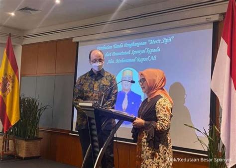 Pemerintah Kerajaan Spanyol Beri Penghargaan Merit Sipil Kepada