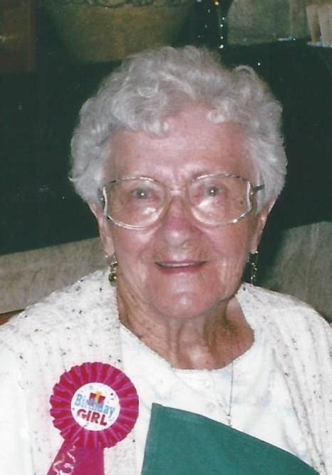 Elizabeth Honeys Instagram Twitter And Facebook On Idcrawl