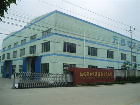公司环境Environment 无锡蓝航空港设备有限公司 客服热线0510 68579025专业生产机场行李传送车机场客梯车加高客梯车